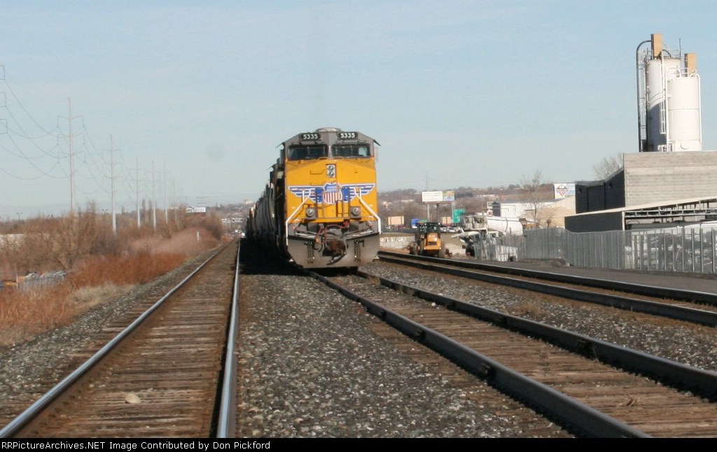 UP 5335 pulls the grade Heading south into Salt Lake City Utah.....